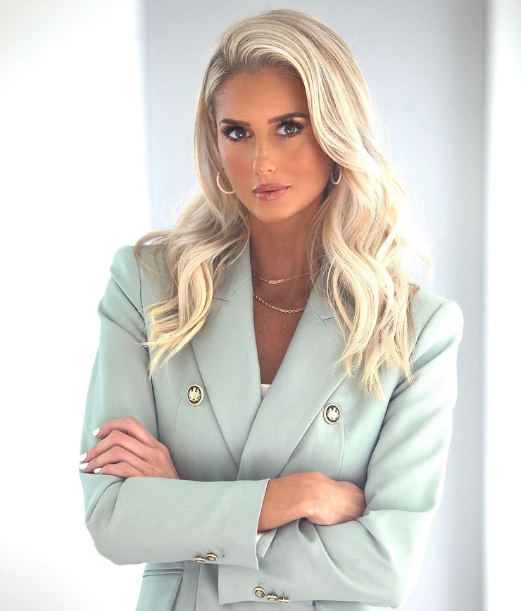 Emma Hernan image