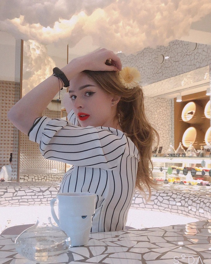 Sasha (model) picture