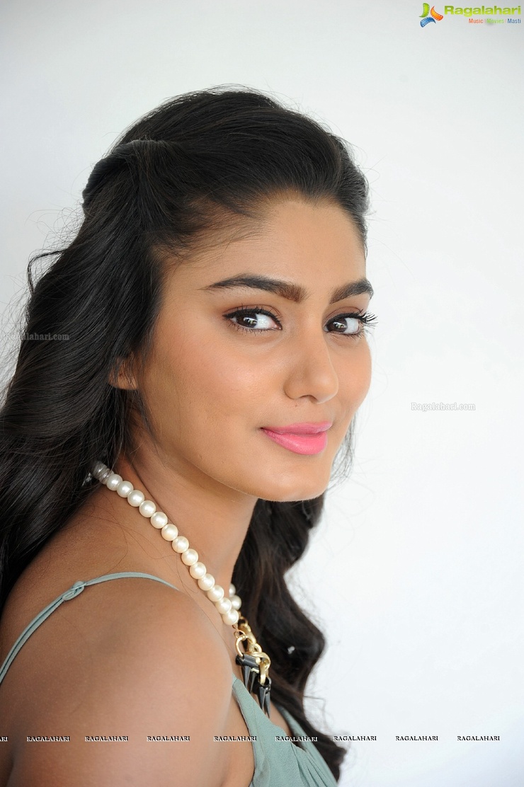 Picture of Sana Makbul