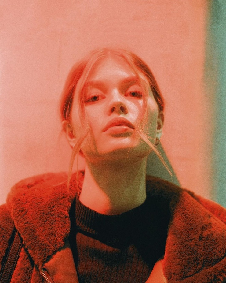 Image of Luna (model)