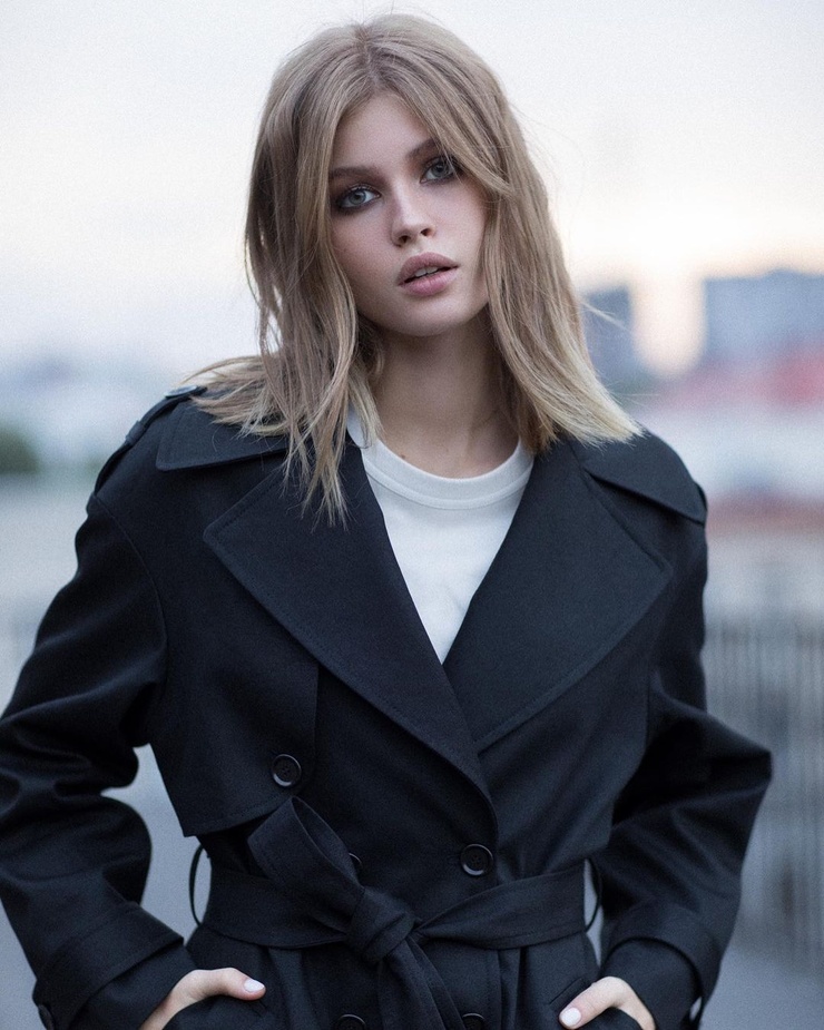 Image of Luna (model)