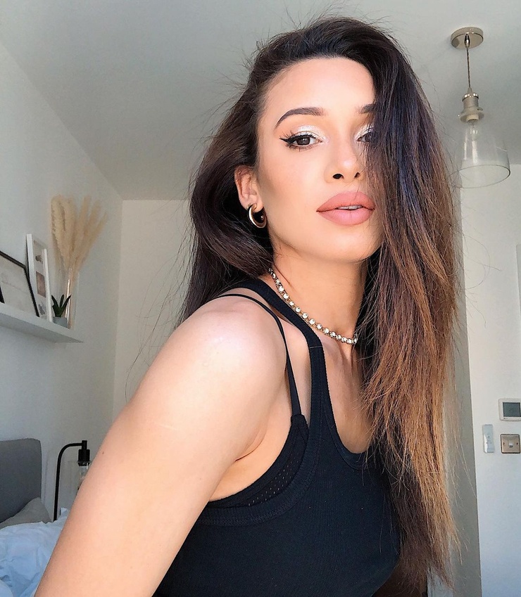 Danielle Peazer image