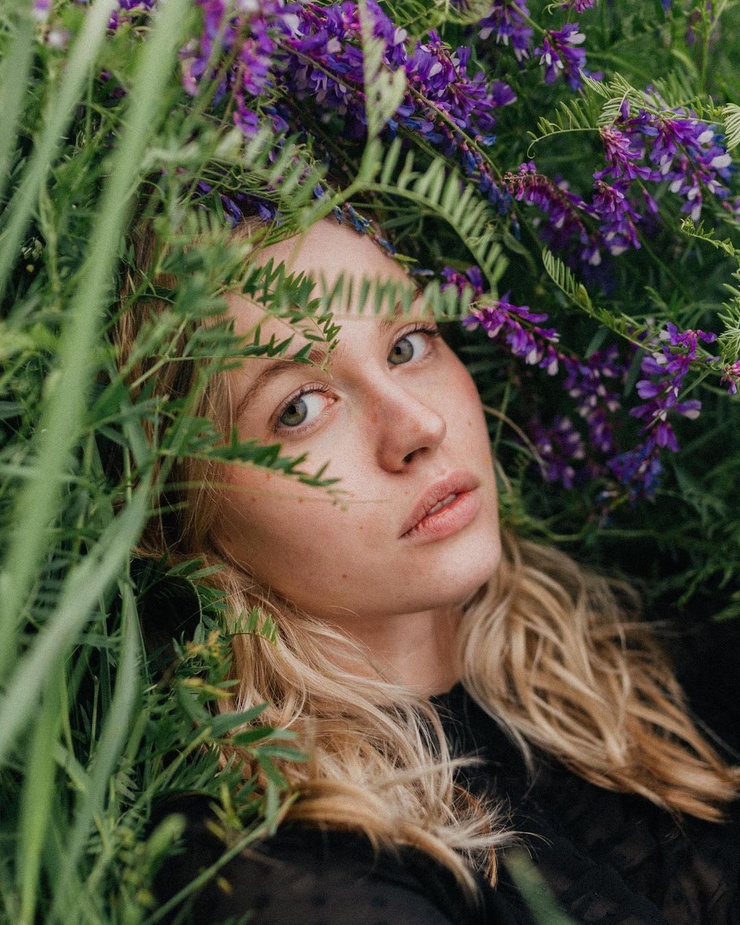 Picture of Luna (model)