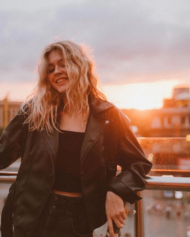 Picture of Luna (model)