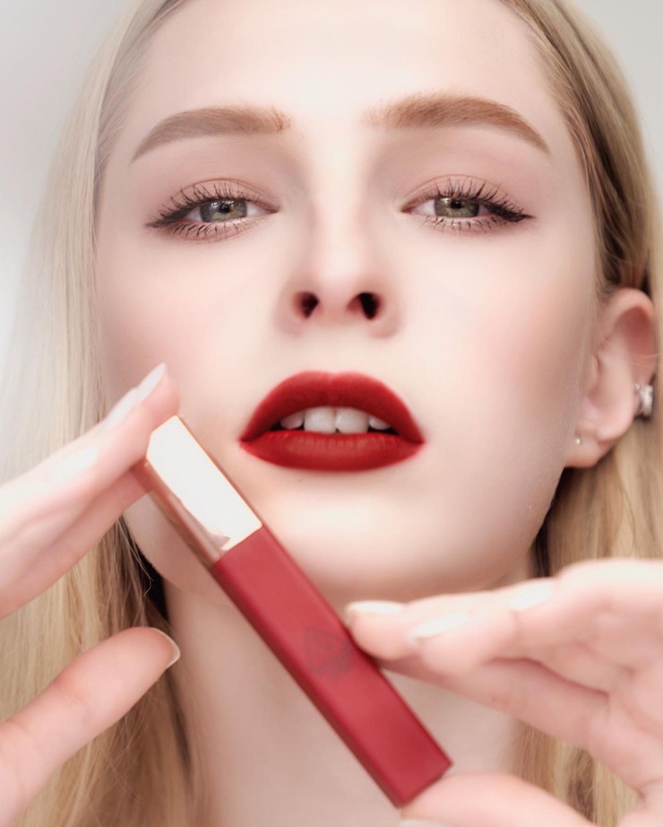 Sasha (model) picture