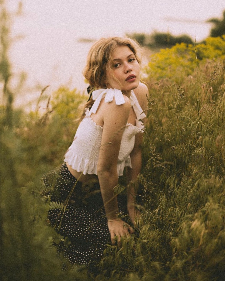 Image of Luna (model)