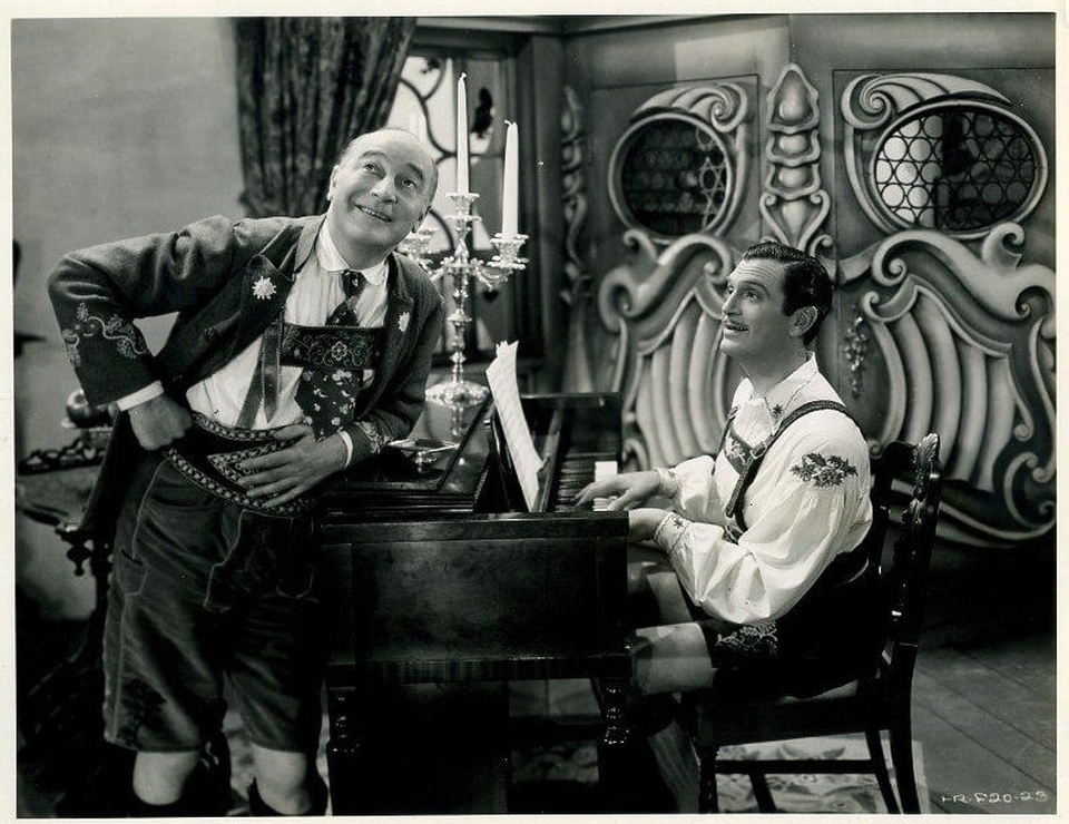 Eric Blore, Walter Woolf King