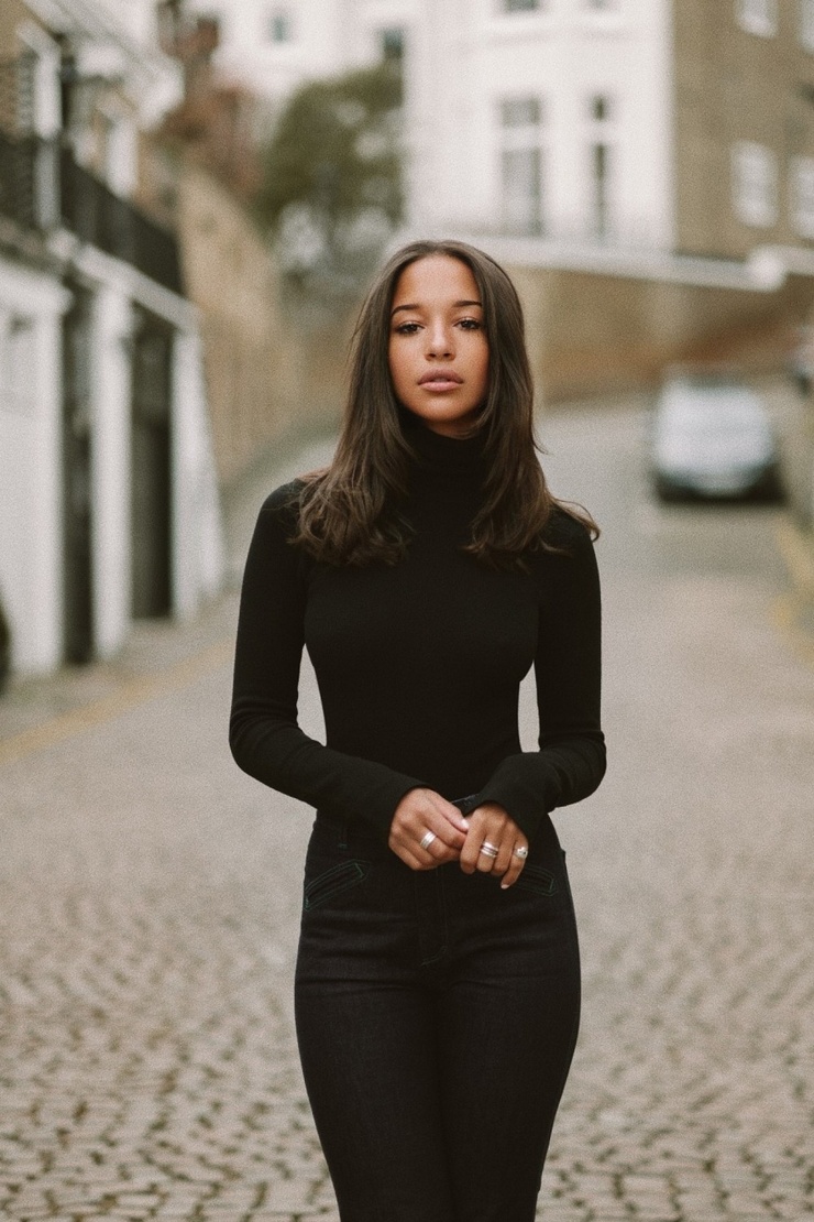 Picture of Tia Lewis