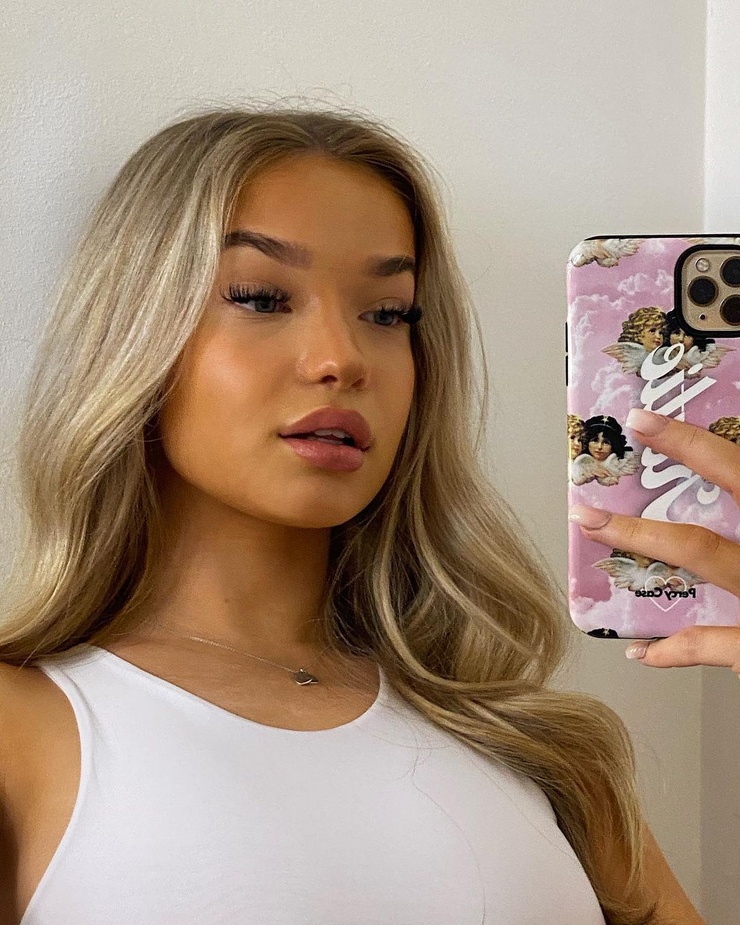 Picture of Katie Elliott