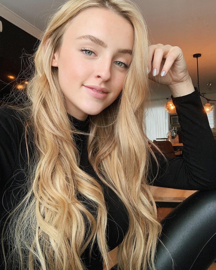 Picture of Alicia Moffet