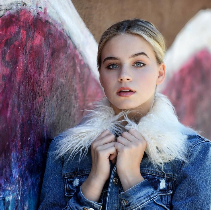 Picture of Alexa Robertson