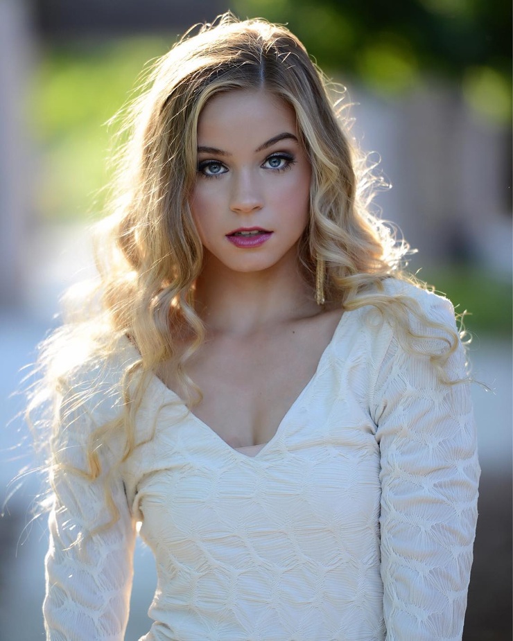 Alexa Robertson image