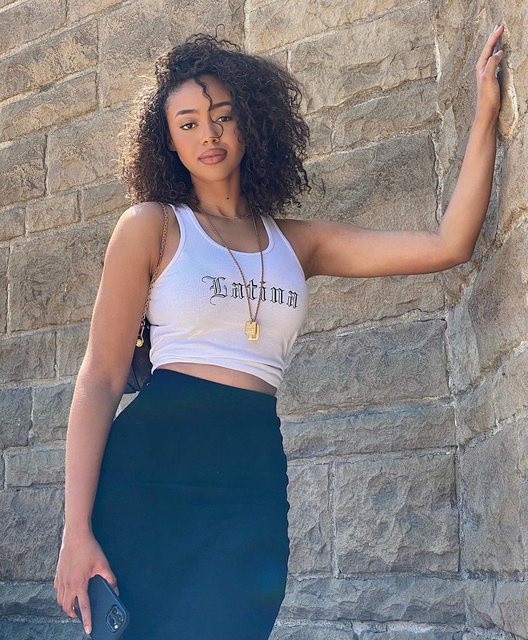 Picture of Bella Harris