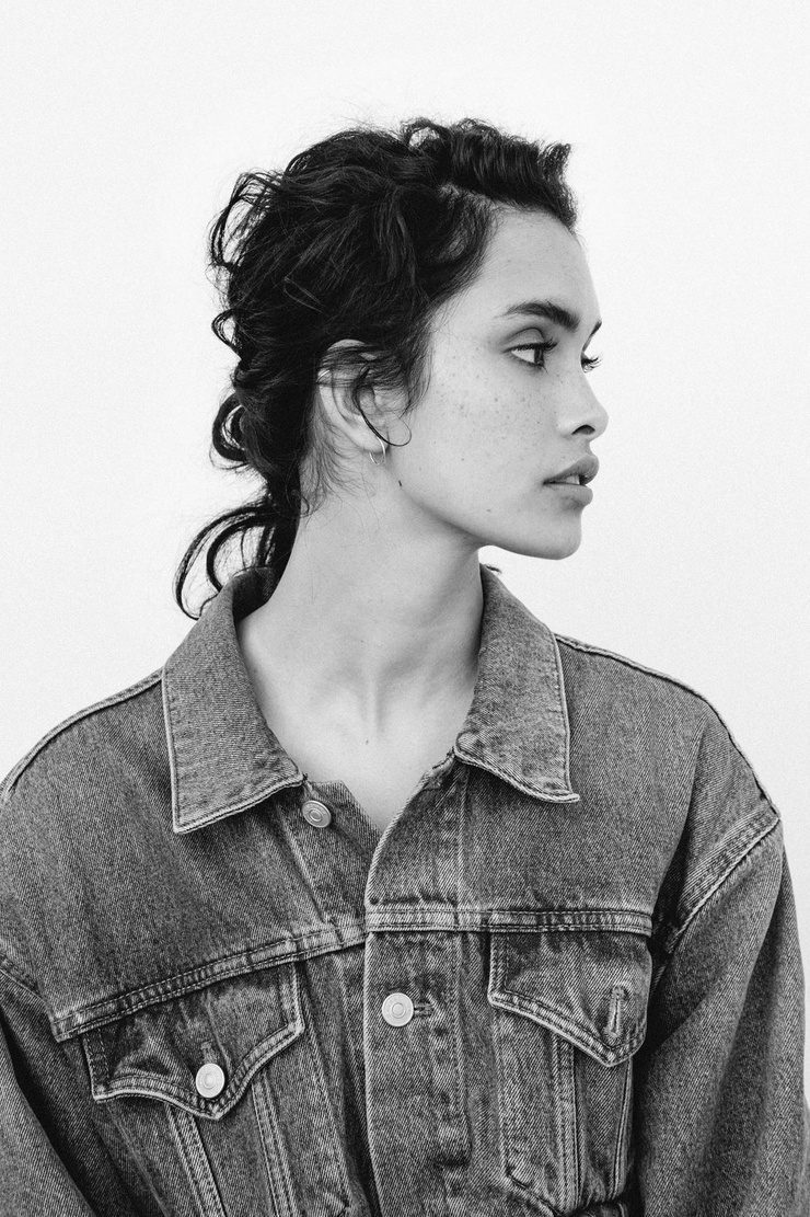 Picture of Zoe Barnard