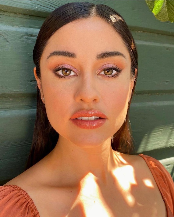 Yvette Monreal image