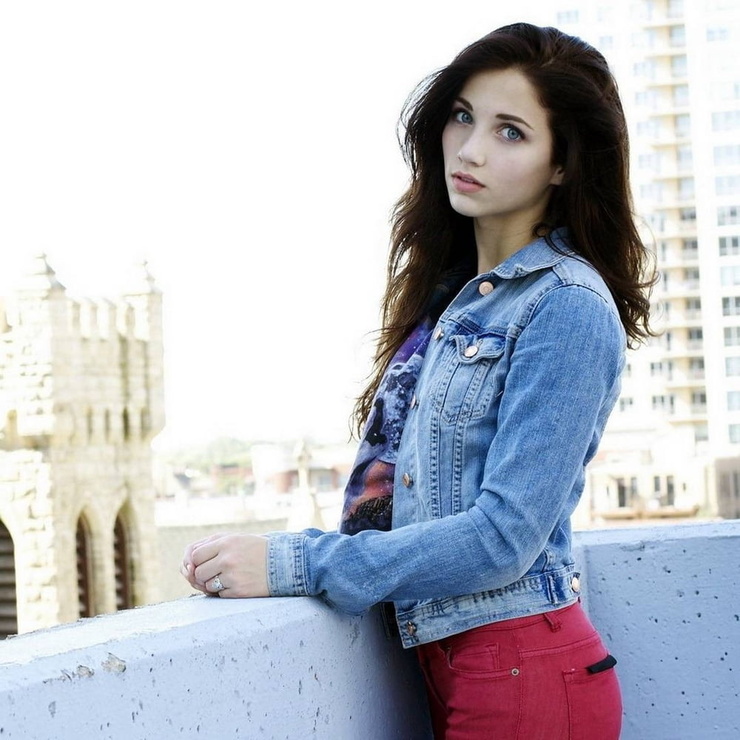 Picture of Emily Rudd
