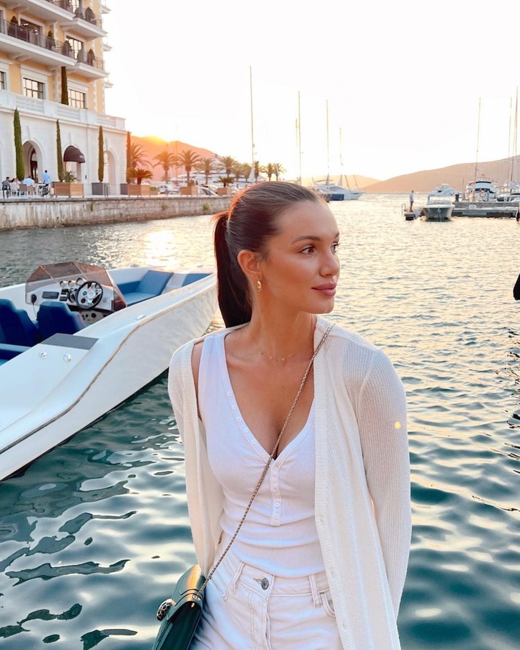 Hailey Outland image