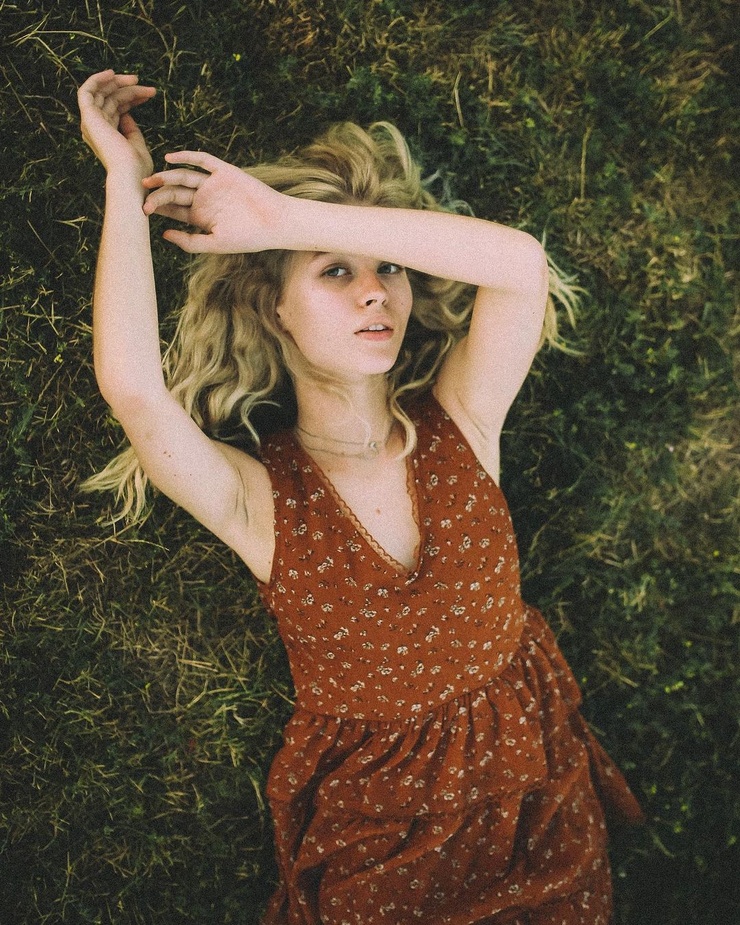 Picture of Luna (model)
