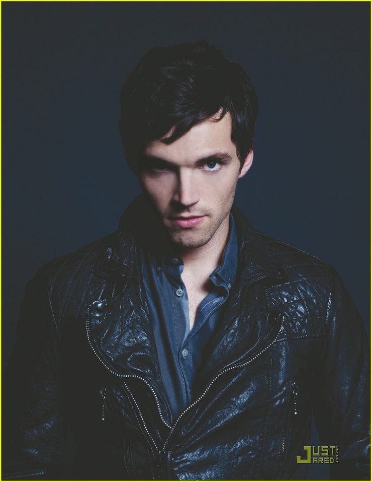 Picture of Ian Harding