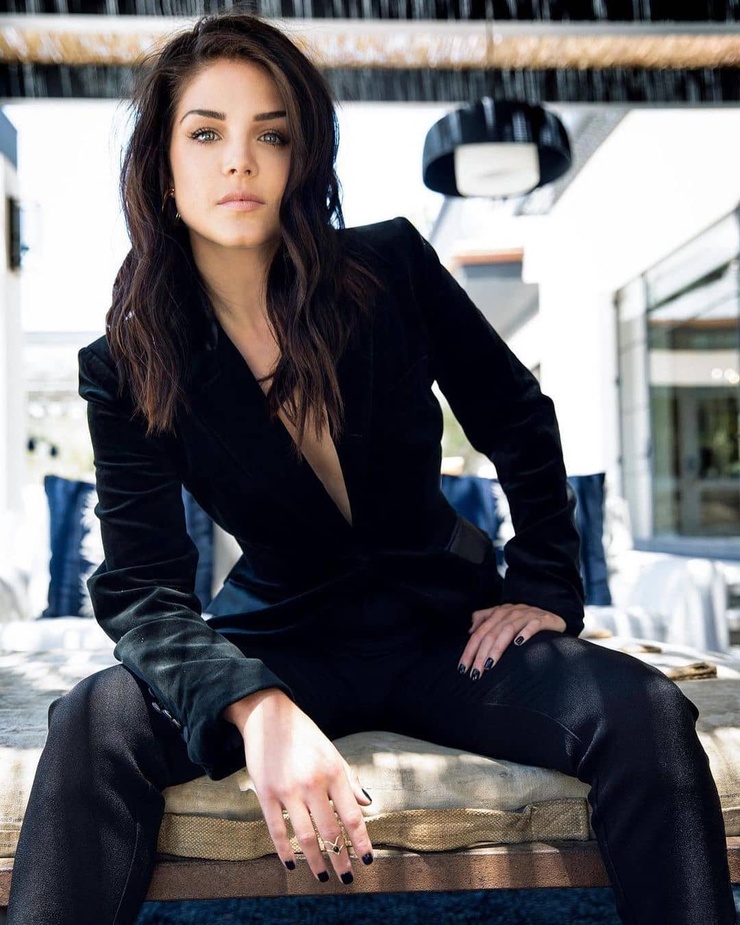 Picture of Marie Avgeropoulos