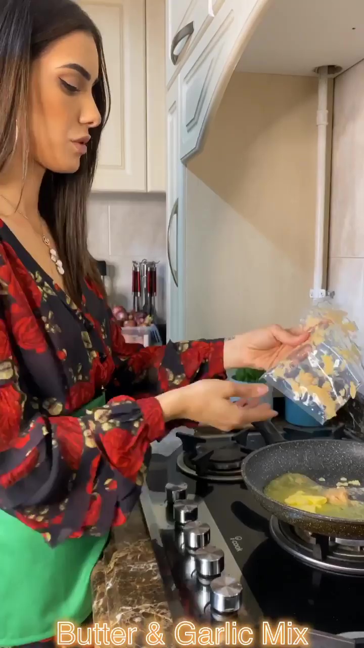 Picture of Zayneb Azzam