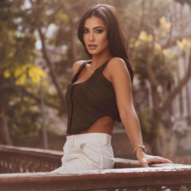 Zayneb Azzam picture