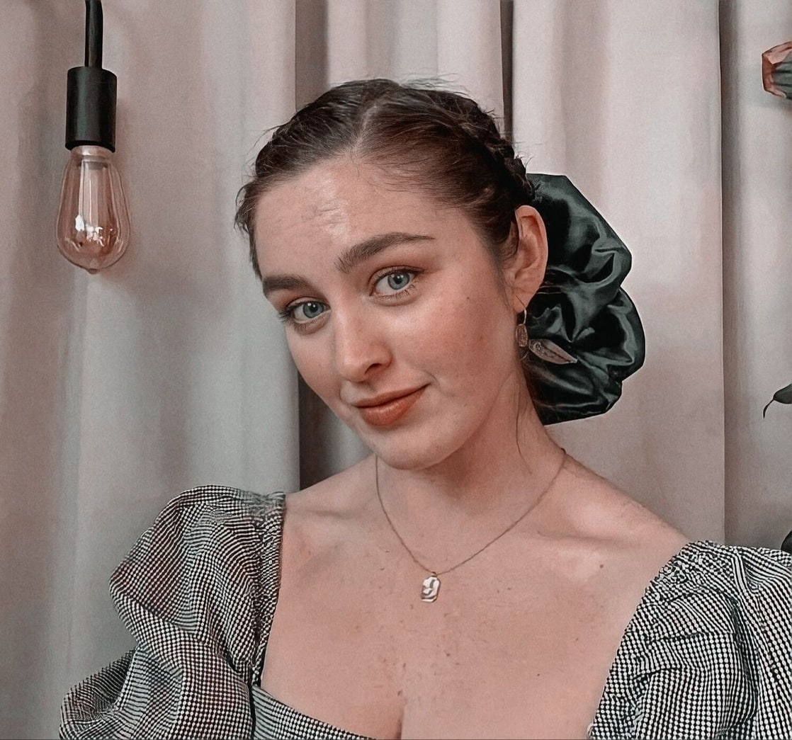 Picture of Danielle Galligan