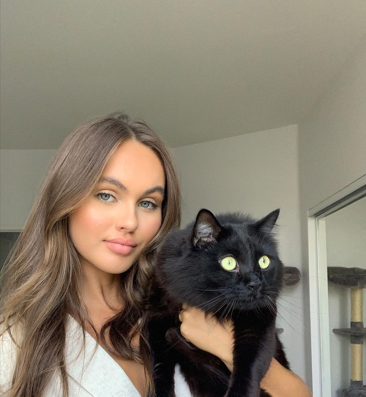 Picture of Lily Easton