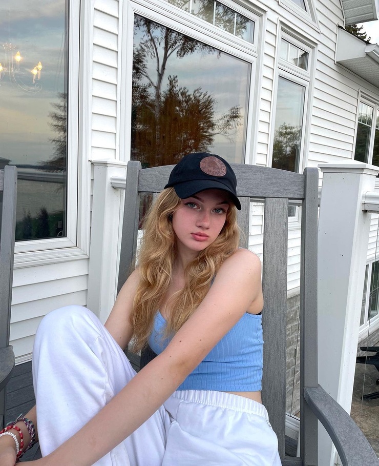 Picture of Sarah Abbott