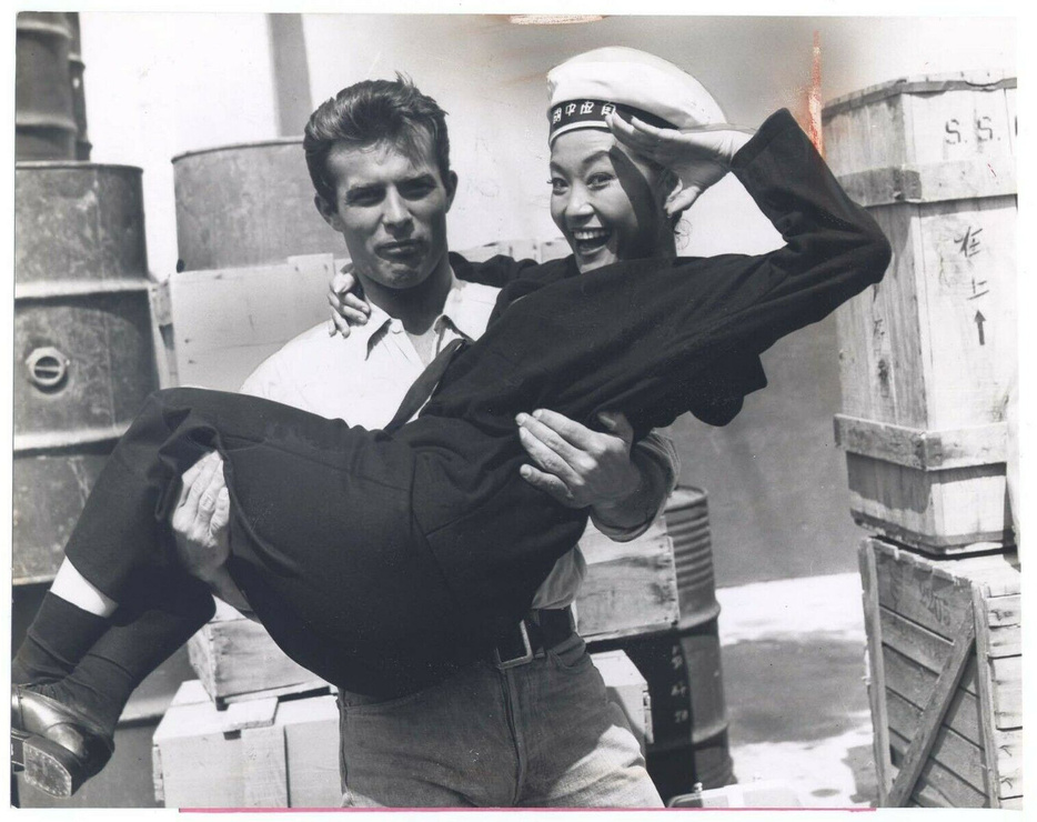 Robert Conrad, Frances Fong