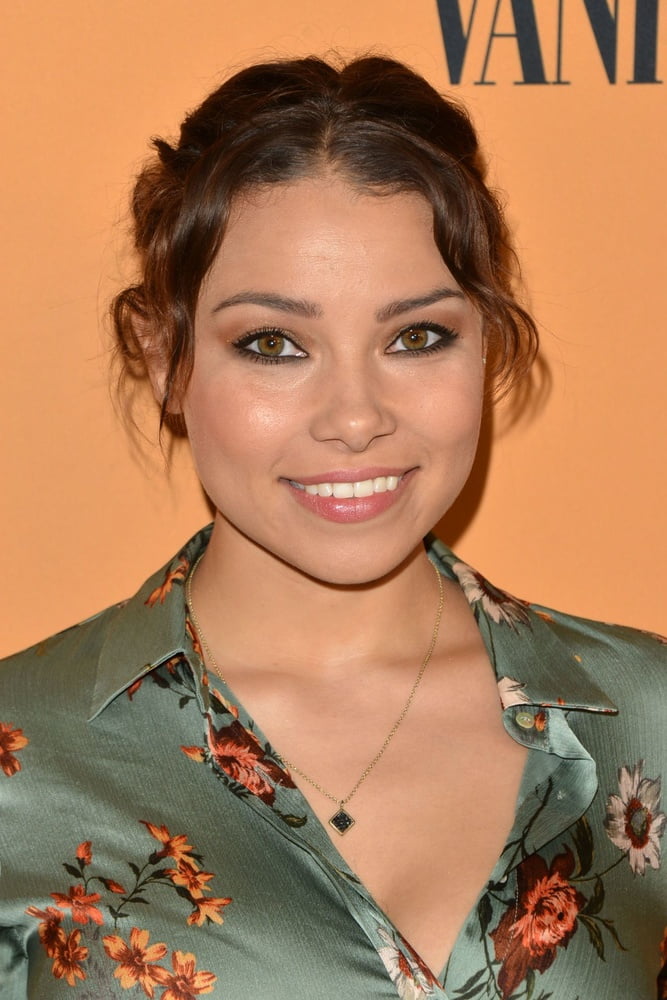 Jessica Parker Kennedy picture