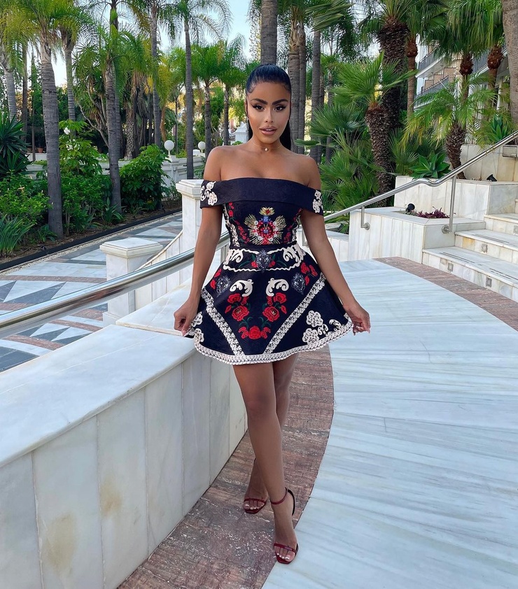 Image of Chloe Saxon