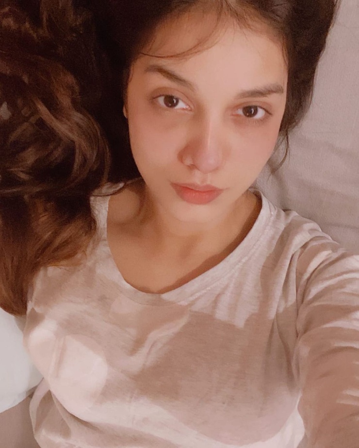 Divya Agarwal picture