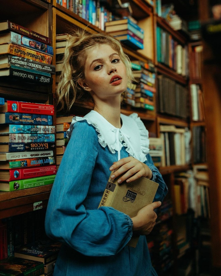 Picture of Luna (model)