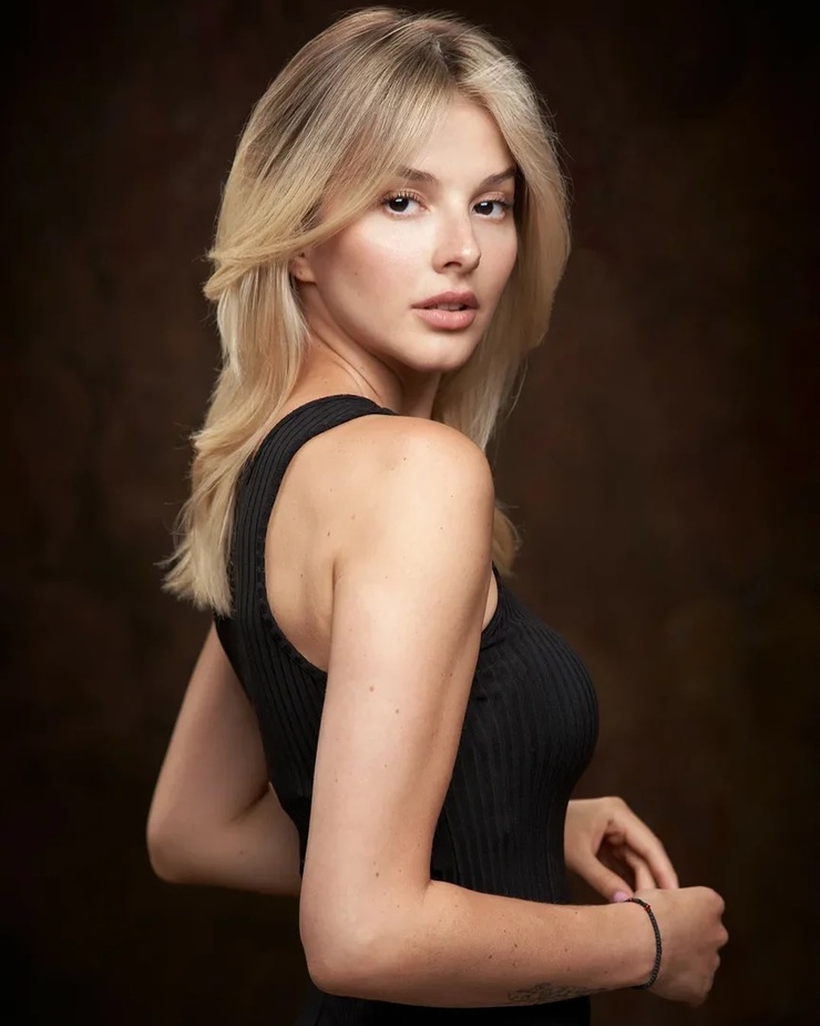 Angelina Aisman image