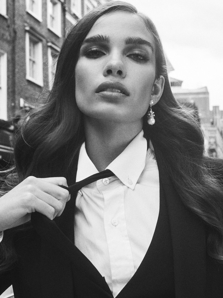 Picture of Hana Cross