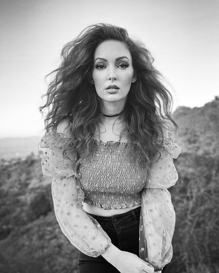 Nicole Simone image