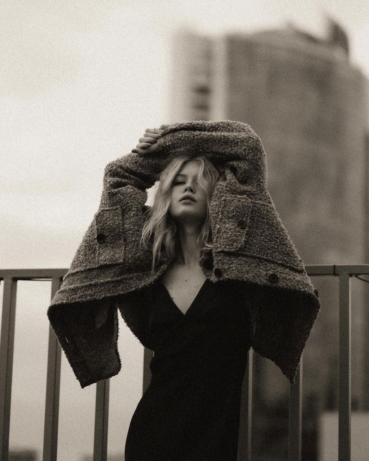 Picture of Luna (model)