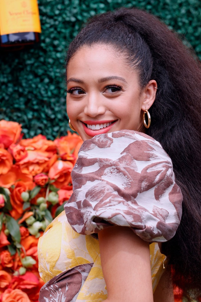 Samantha Logan picture