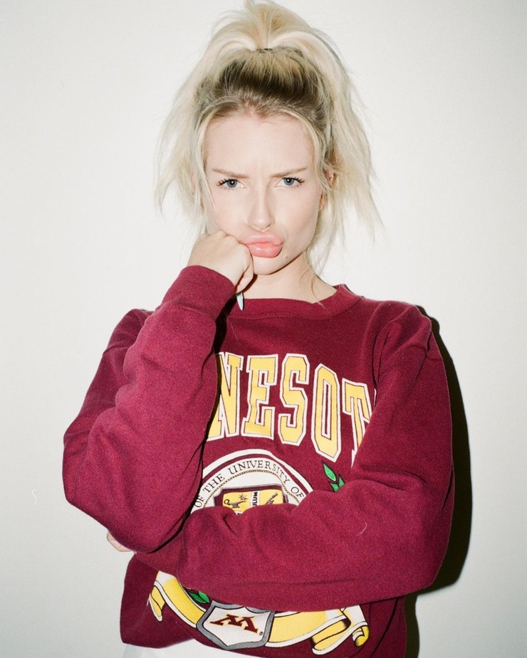 Picture of Lottie Moss