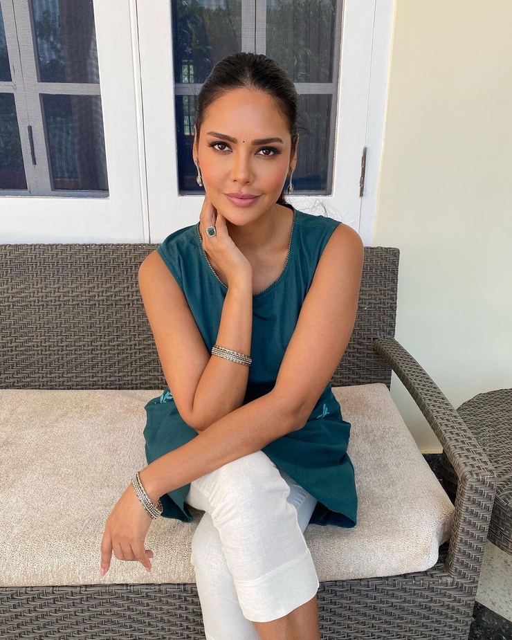 Picture of Esha Gupta
