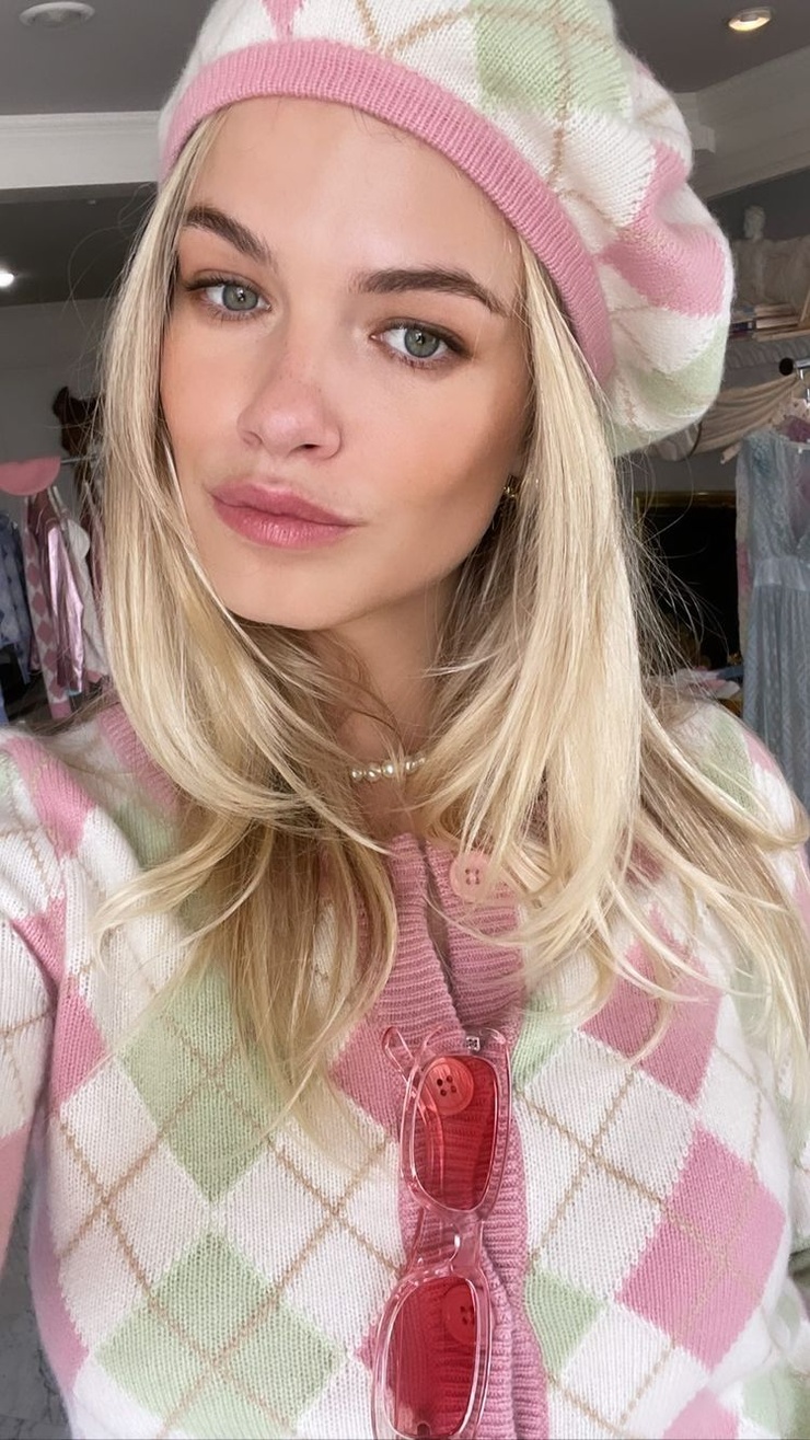 Picture of Hailey Clauson