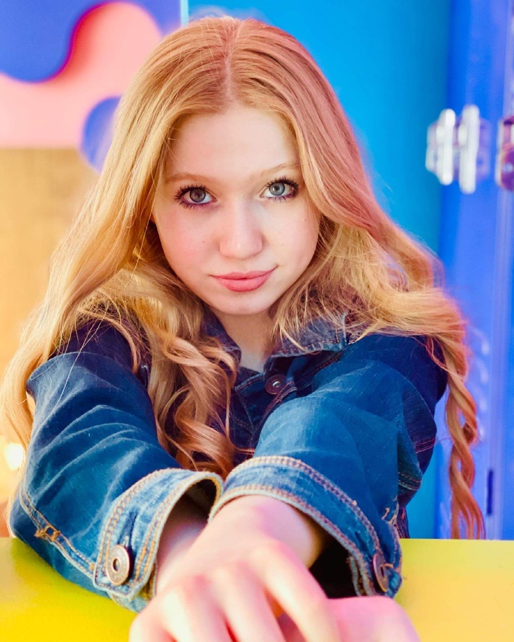 Abigail Zoe Lewis picture