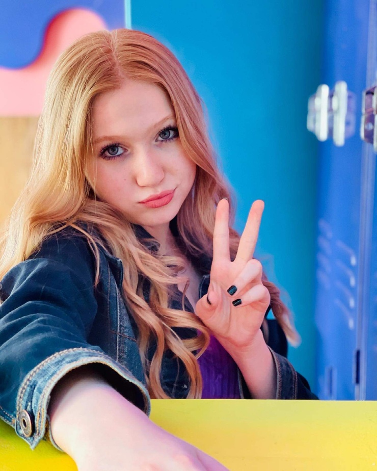 Picture of Abigail Zoe Lewis