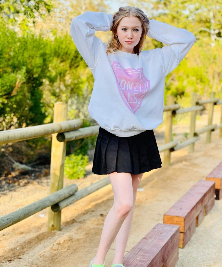 Picture of Abigail Zoe Lewis