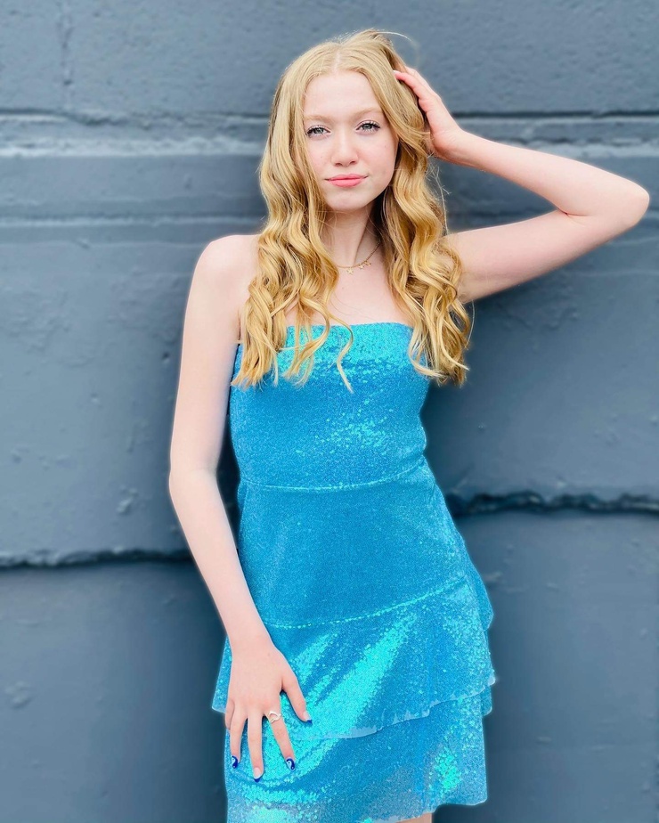 Abigail Zoe Lewis picture