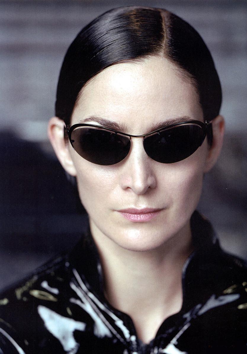 Carrie-Anne Moss picture
