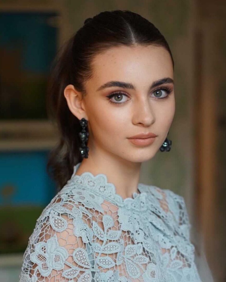 Picture of Lara McDonnell