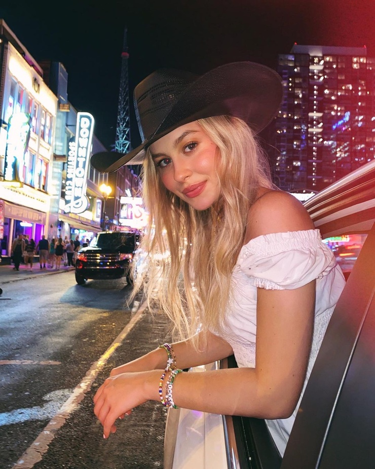 Natasha Bure picture