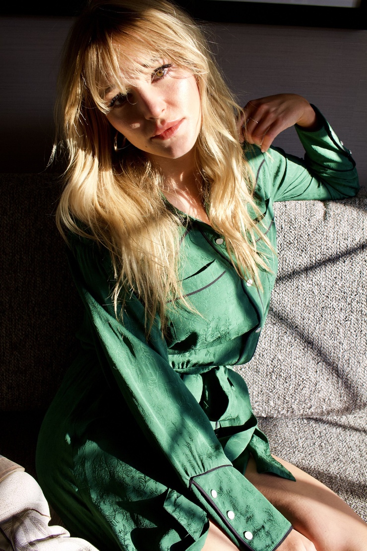 Hassie Harrison picture